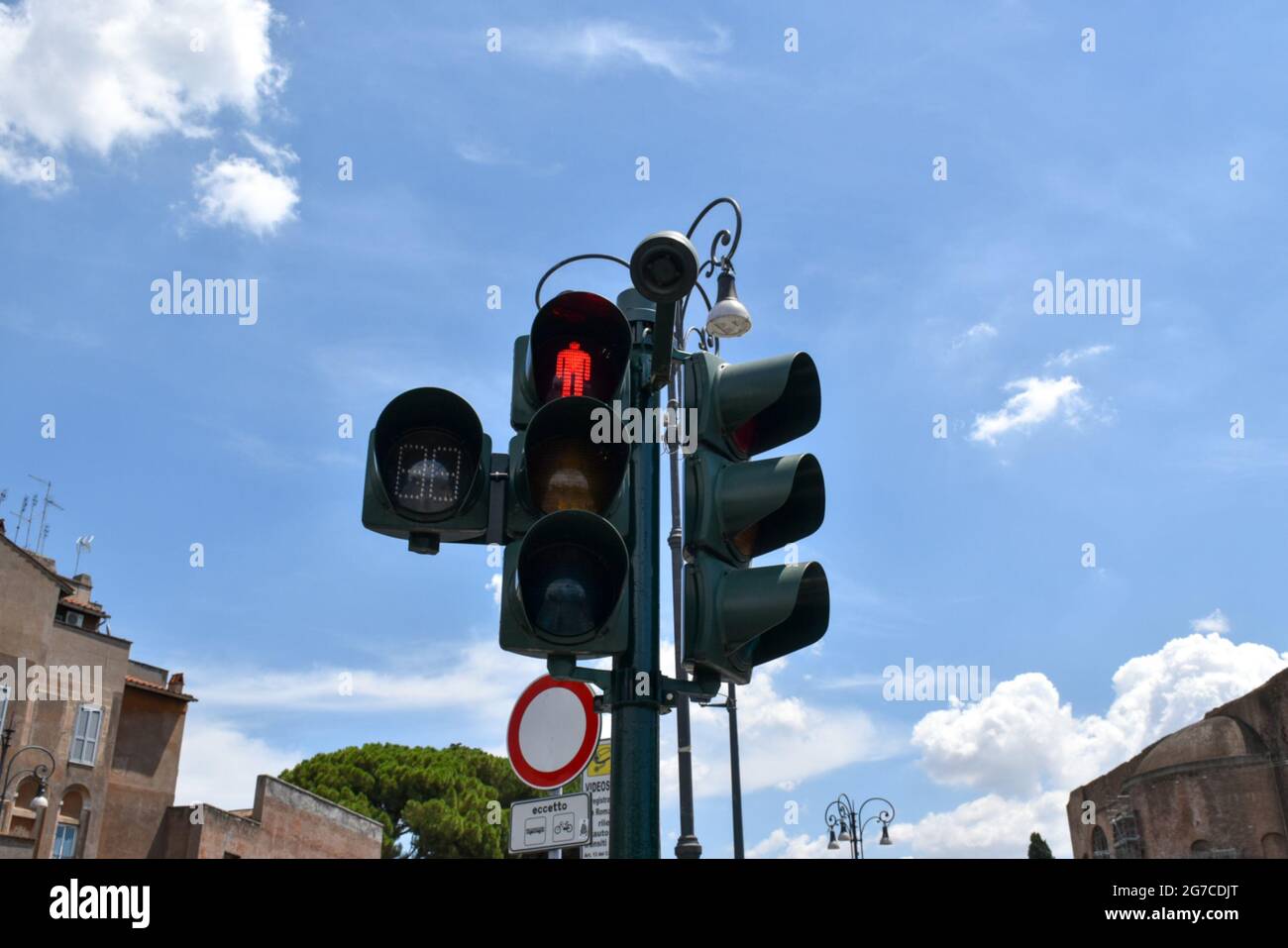 Traffic light system with green light sign hi-res stock photography and ...