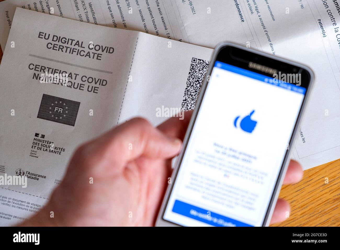 Obtain certificate hi-res stock photography and images - Alamy