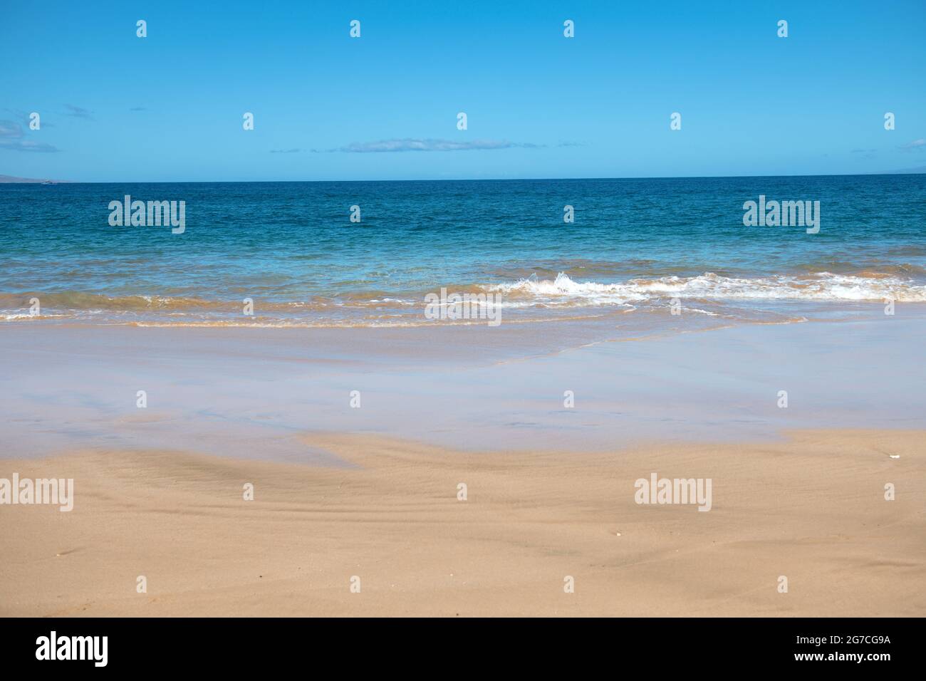 Sea background, nature of tropical summer beach with rays of sun light ...
