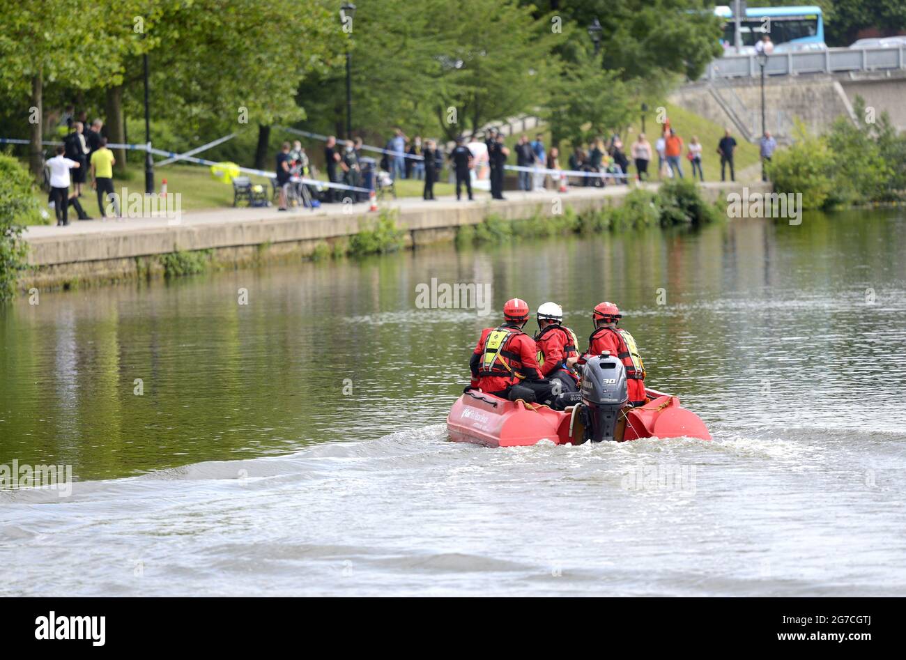 Maidstone, Kent, UK. Search and rescue operation looking for a man in ...