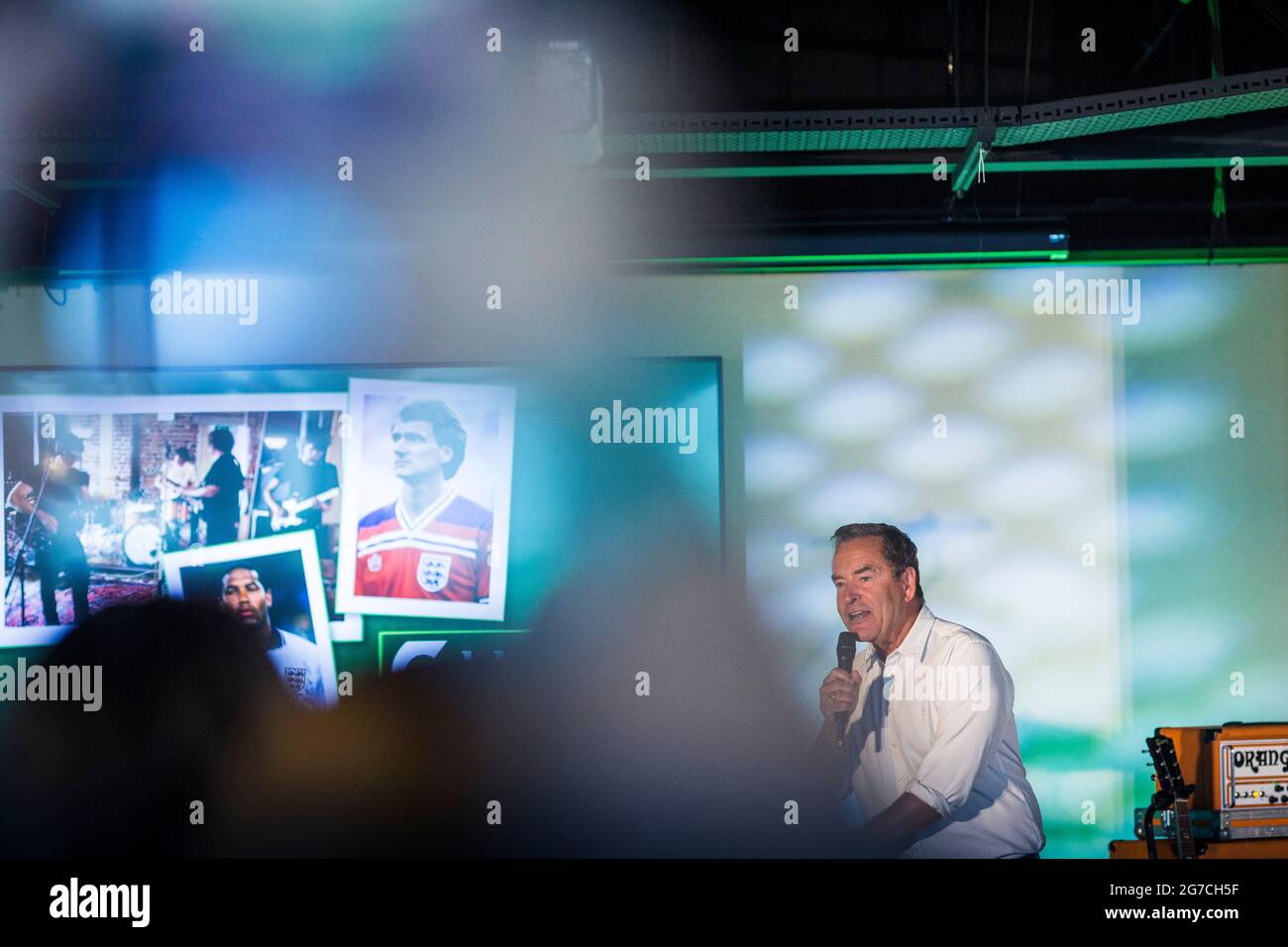 Jeff Stelling interviews former Liverpool players John Barnes and Phil ...