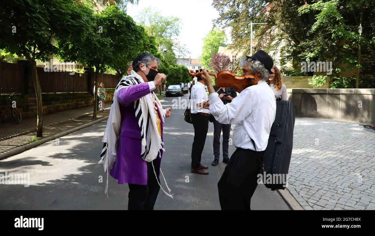 Alex Jacobowitz und Fritz Tarjan bei der feierlichen Eröffnung des ...