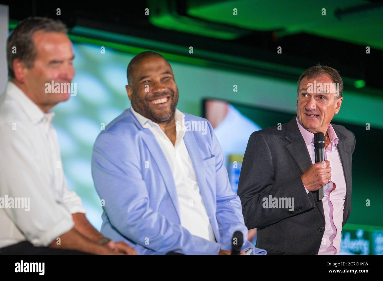 Jeff Stelling interviews former Liverpool players John Barnes and Phil ...