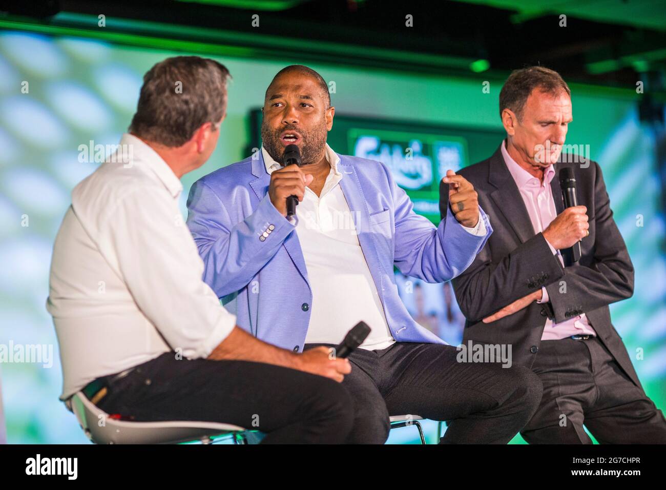 Jeff Stelling interviews former Liverpool players John Barnes and Phil ...
