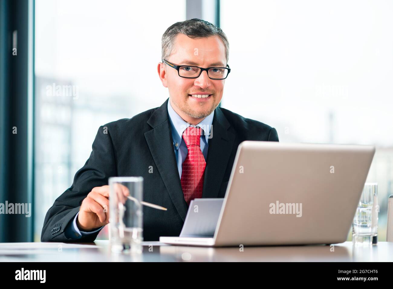 Experienced businessman hi-res stock photography and images - Alamy