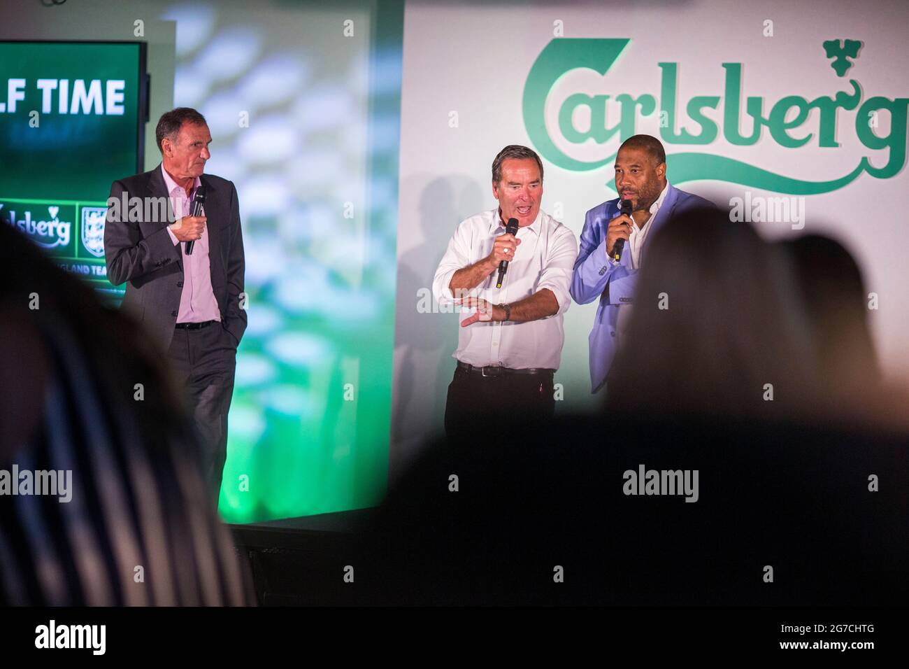 Jeff Stelling interviews former Liverpool players John Barnes and Phil ...