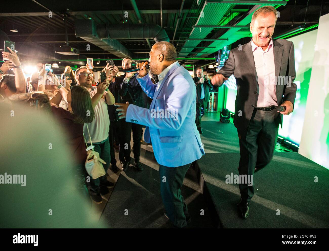 Jeff Stelling interviews former Liverpool players John Barnes and Phil ...