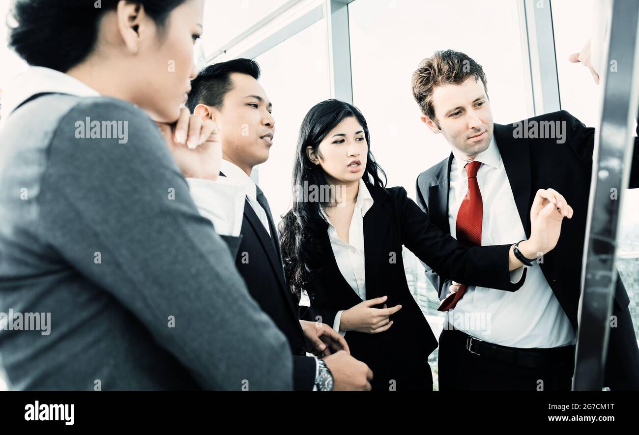 International business team hi-res stock photography and images - Alamy