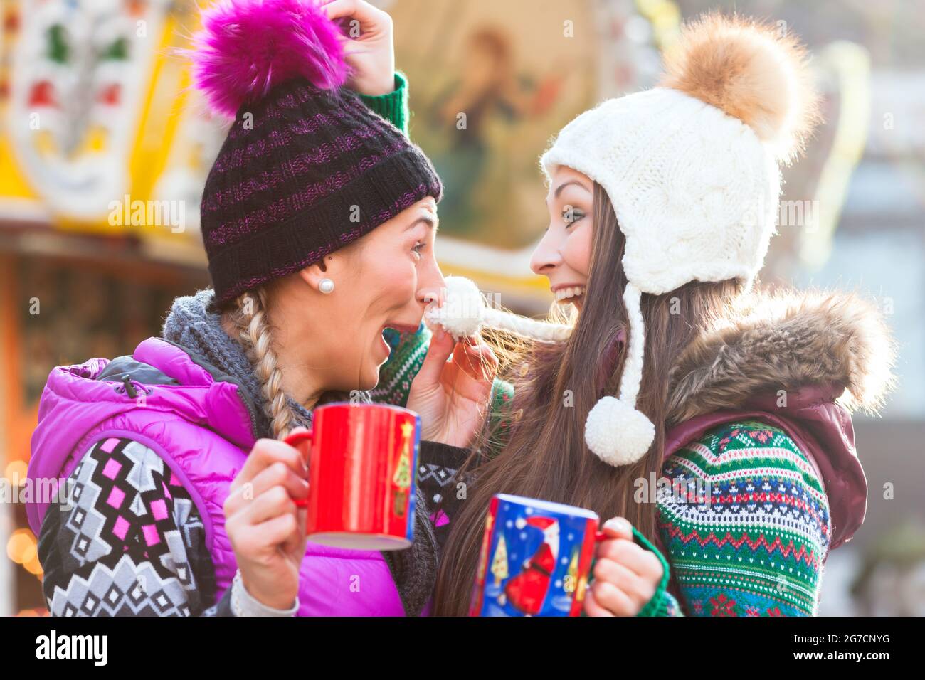 Friends drinking eggnog on Christmas Market Stock Photo - Alamy