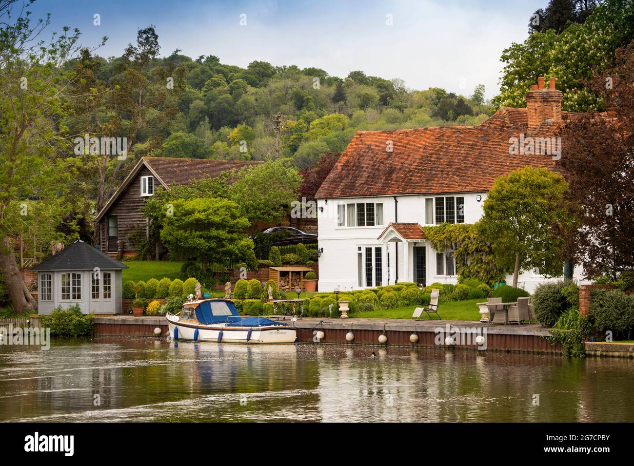 UK, England, Buckinghamshire, Hambleden Valley, Mill End, attractive ...