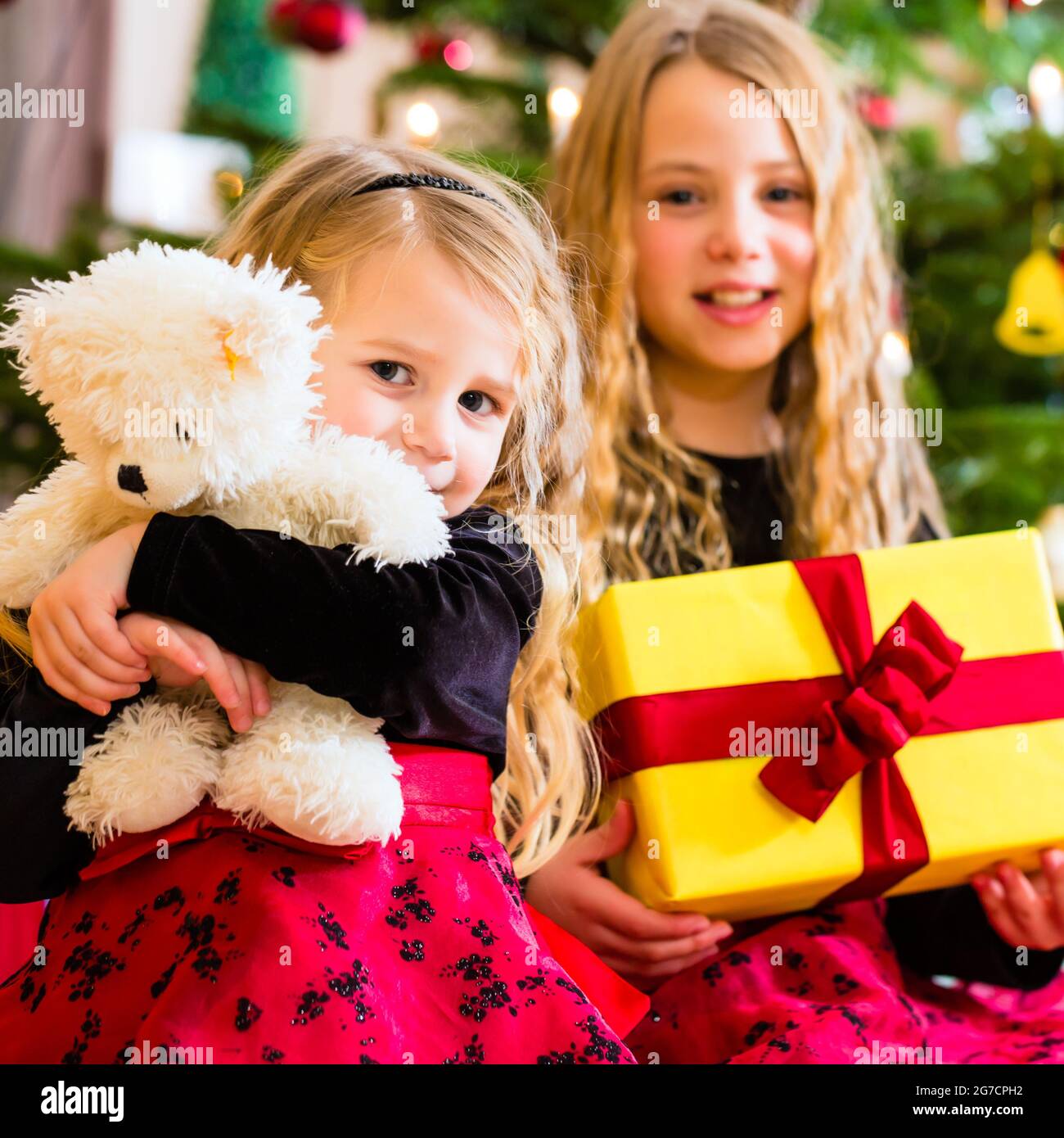 Receiving children hi-res stock photography and images - Alamy