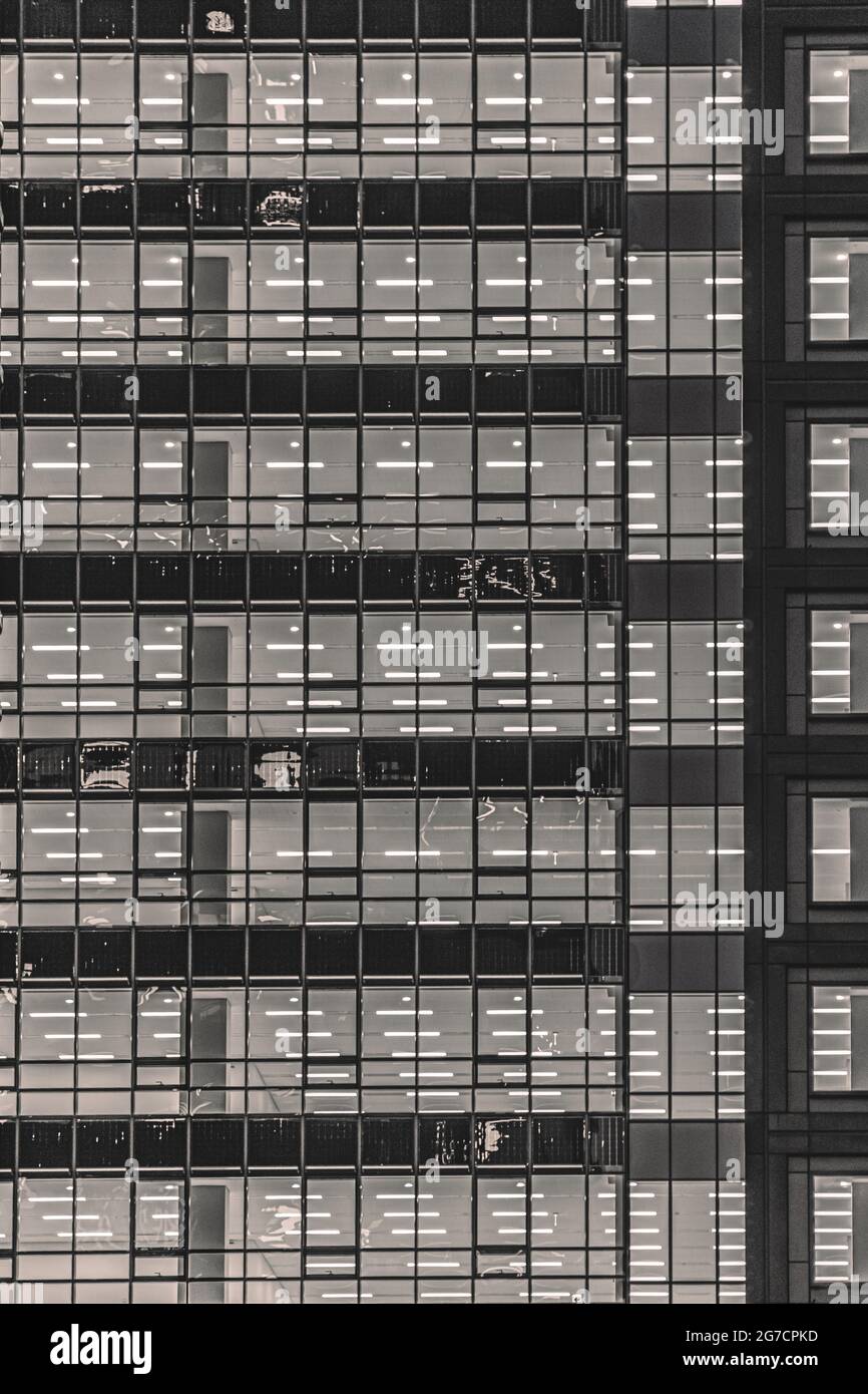 Modern glass skyscraper reflecting the light Stock Photo - Alamy