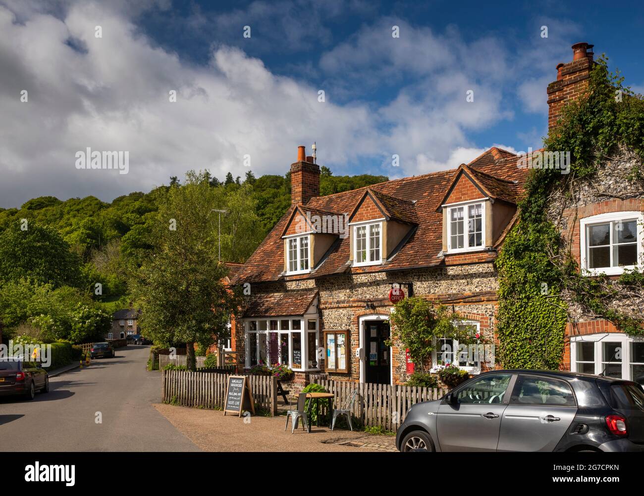 Attractive buckinghamshire village hi-res stock photography and images ...
