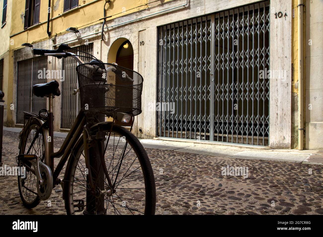 Shady street hi-res stock photography and images - Alamy