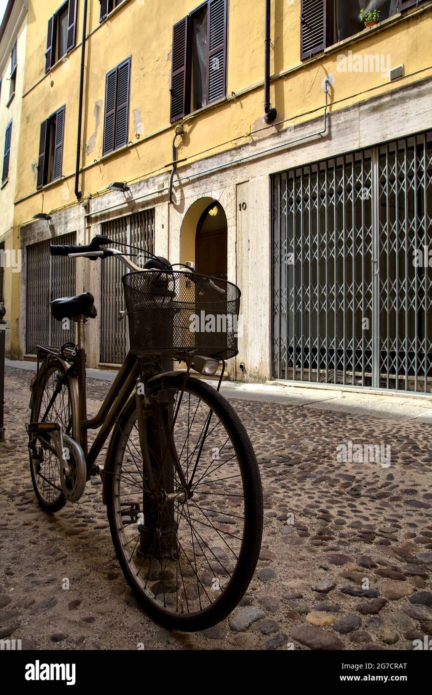 Shady street hi-res stock photography and images - Alamy