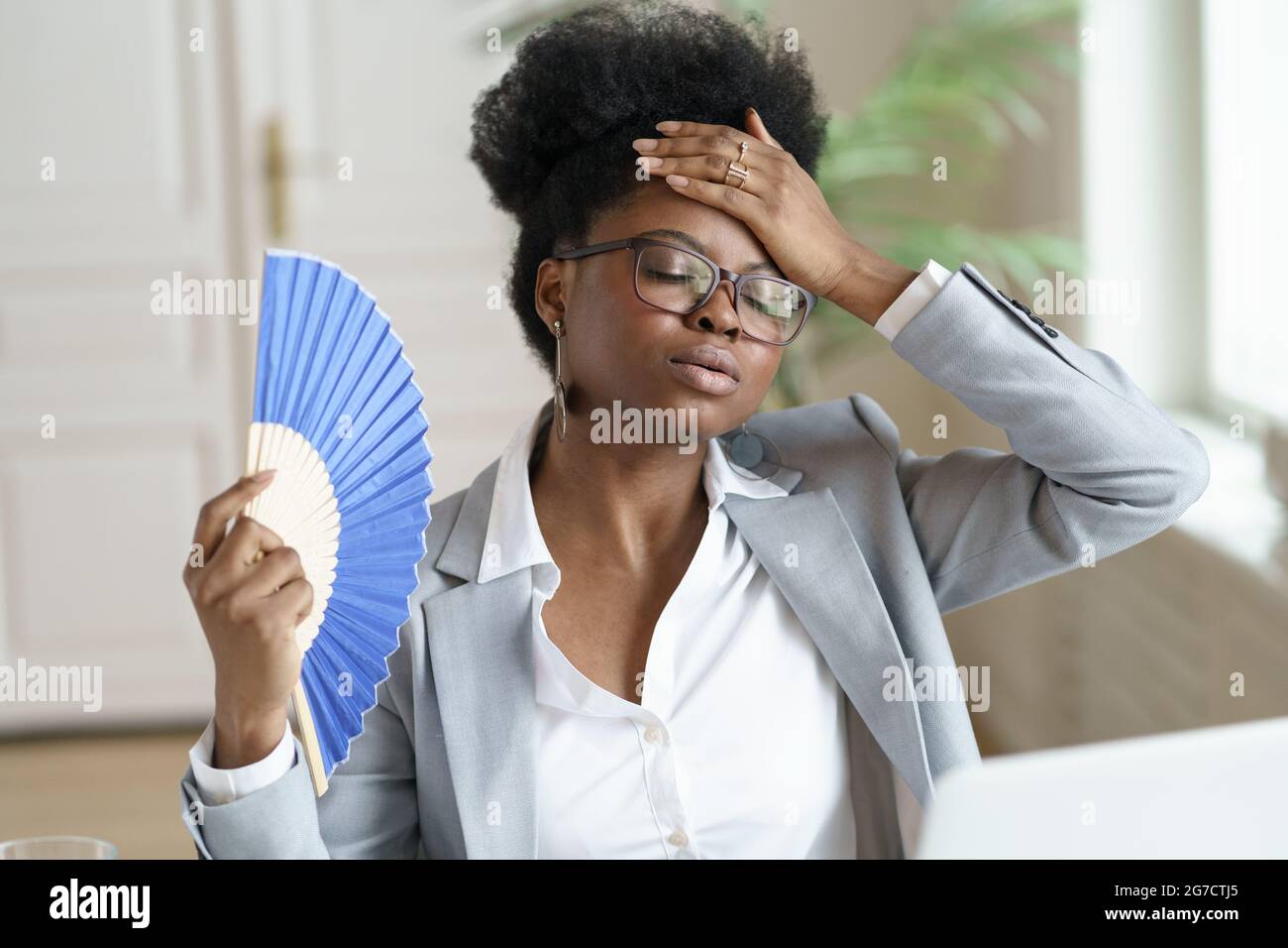 Overheated office hi-res stock photography and images - Alamy