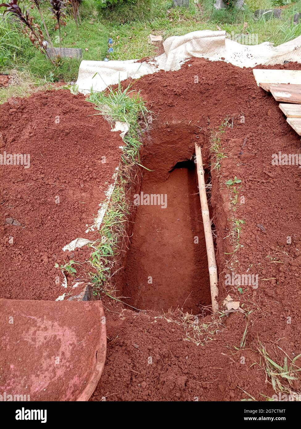 Grave hole hi-res stock photography and images - Alamy