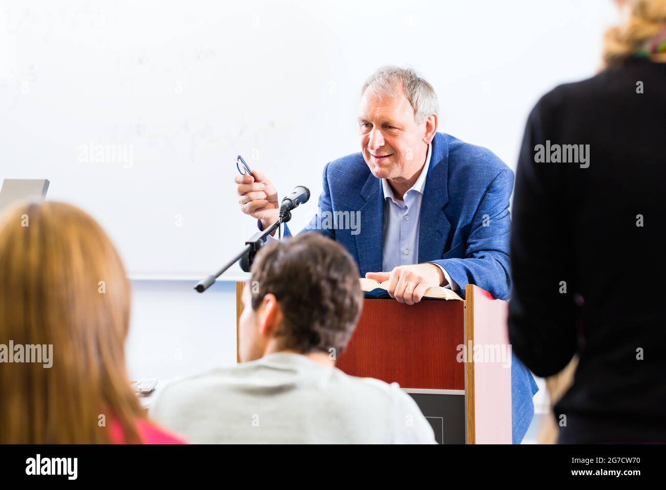 Lecture theatre teacher students hi-res stock photography and images ...