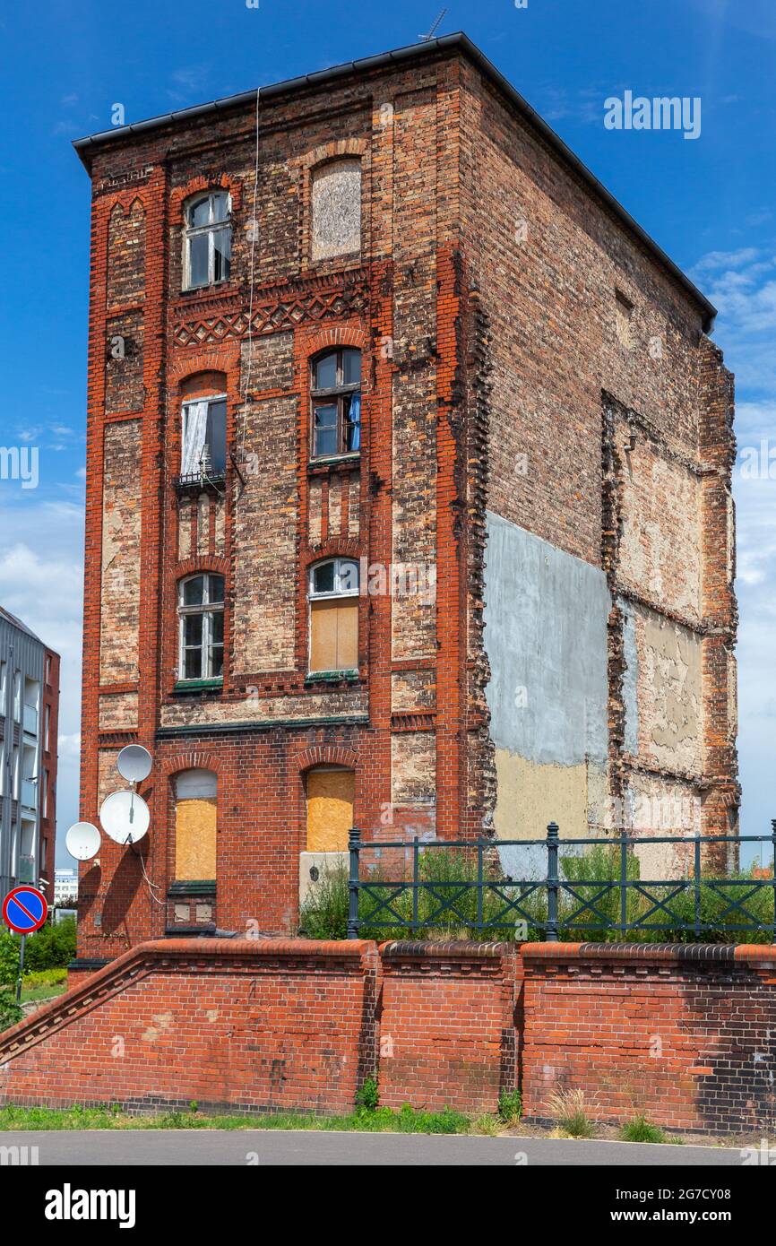 Multi colored brick facade hi-res stock photography and images - Alamy