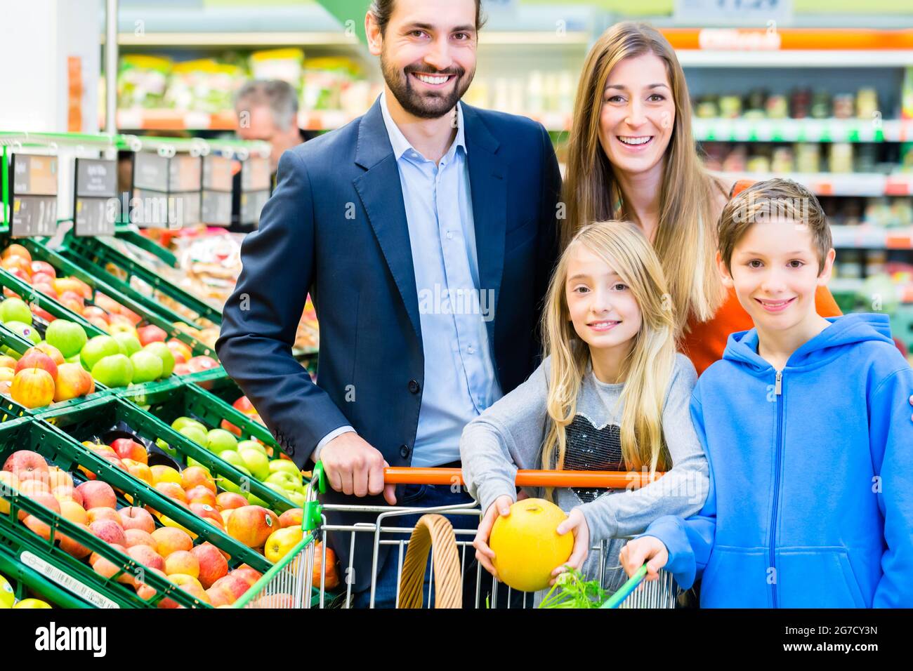 Family in supermarket selecting fruits while grocery shopping Stock ...