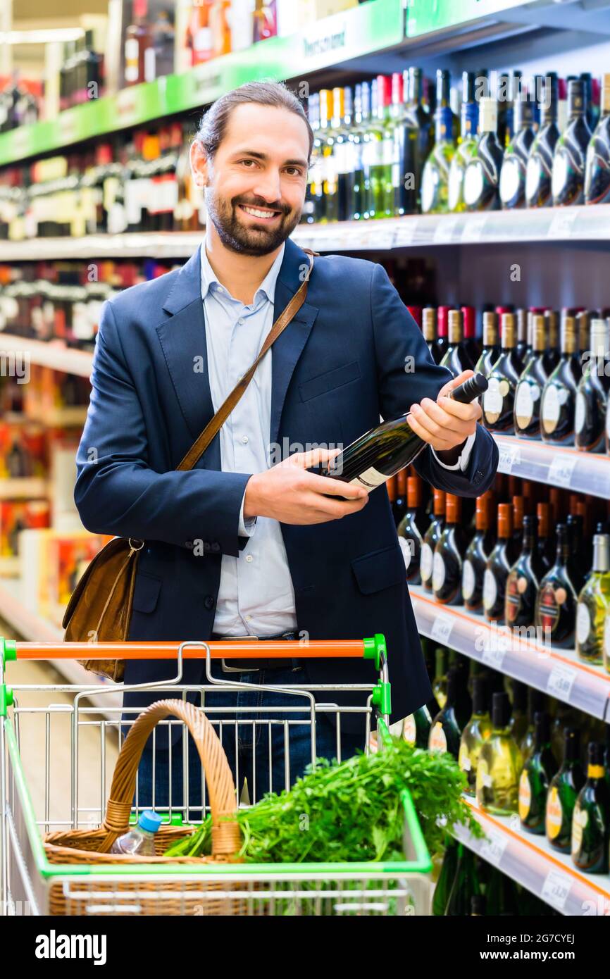 Liquor store counter hi-res stock photography and images - Alamy