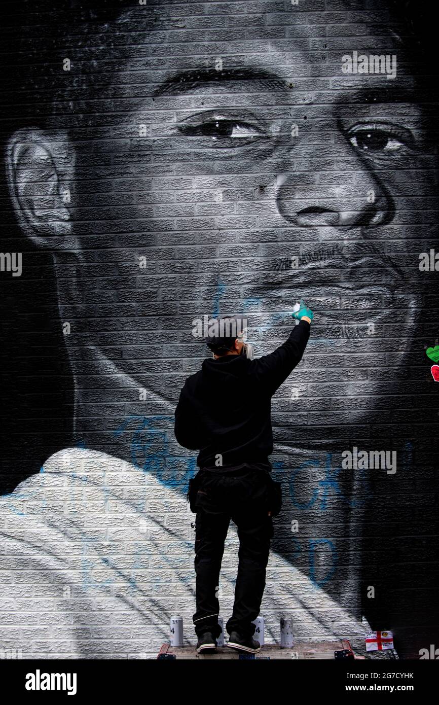 Marcus rashford mural repair hi-res stock photography and images - Alamy