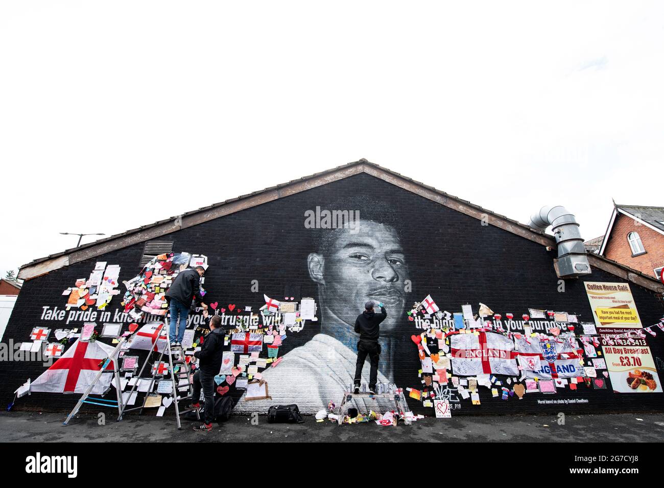 Marcus rashford mural repair hi-res stock photography and images - Alamy
