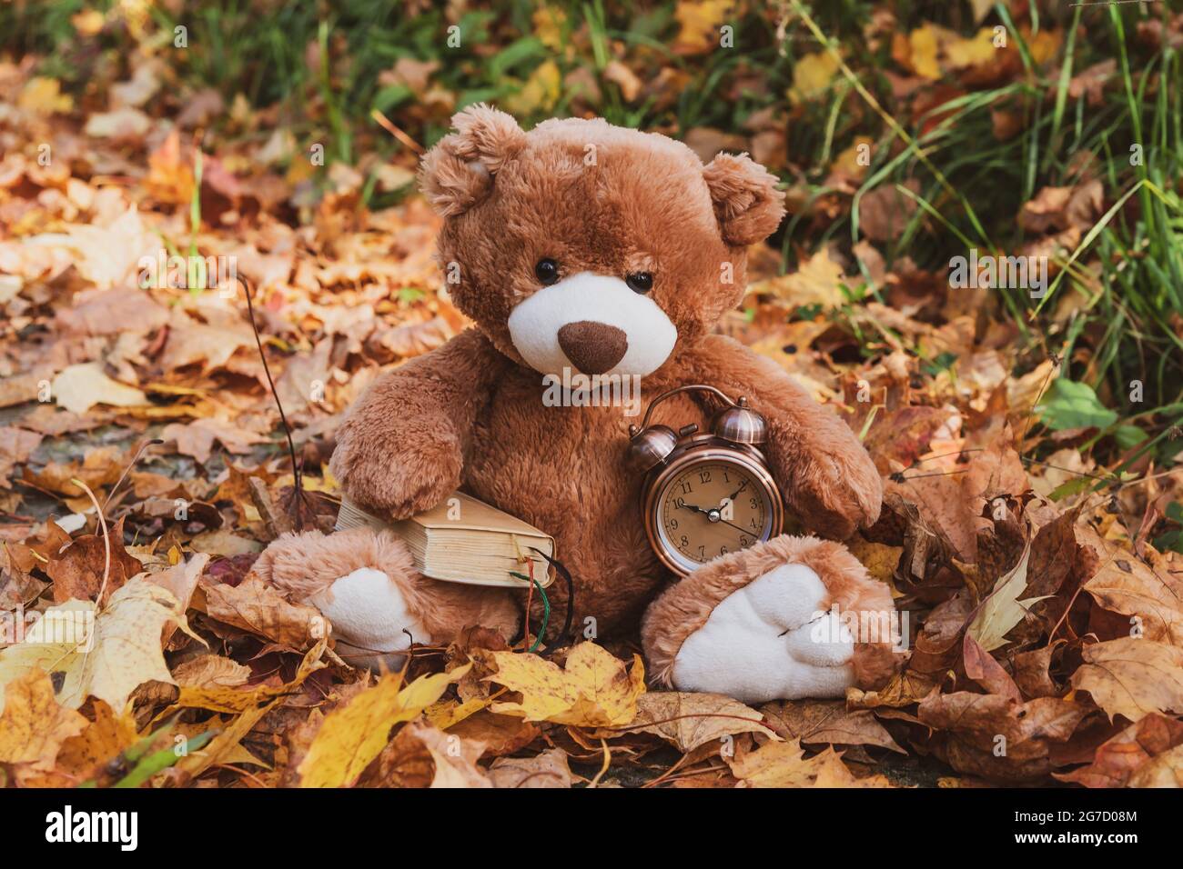 Kid clock hi-res stock photography and images - Alamy