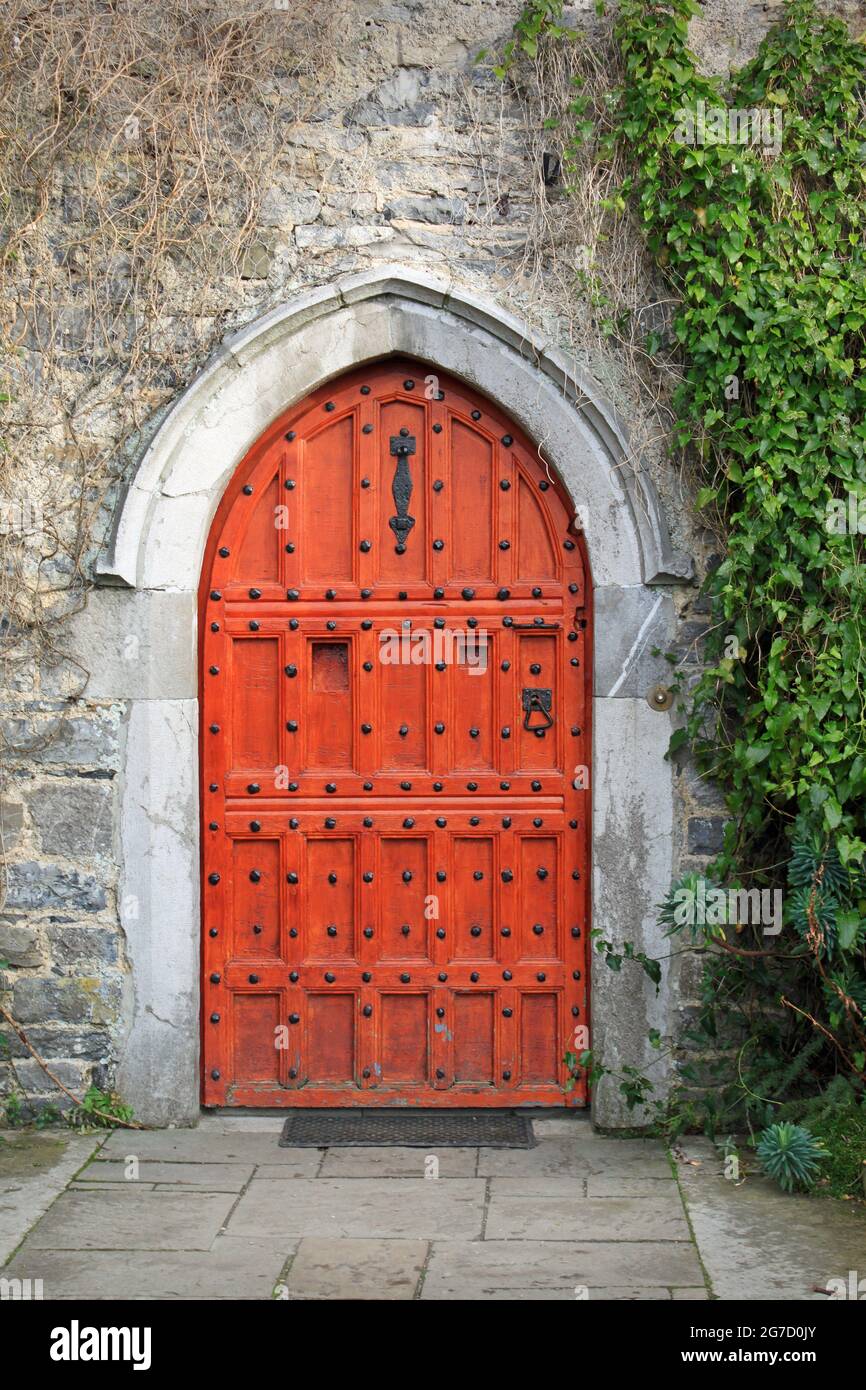 A medieval castle door with surrounding arch Stock Photo - Alamy
