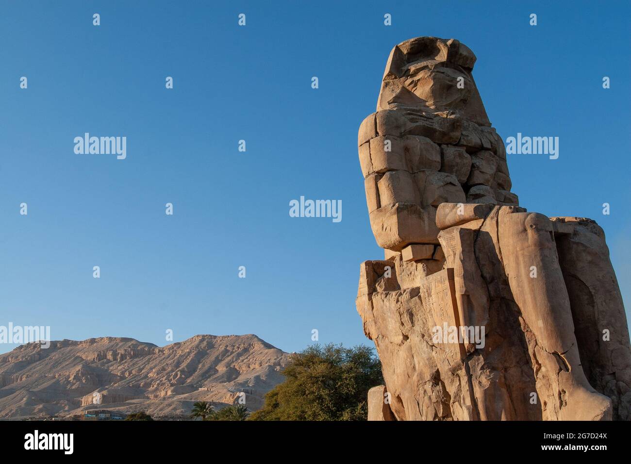 Memnon tomb hi-res stock photography and images - Alamy