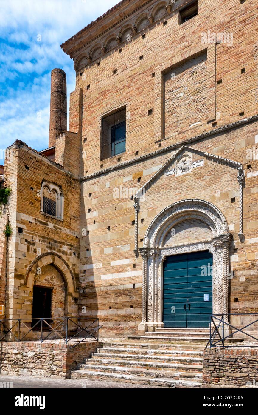 Exterior of the Chiesa di San Domenico, Atri, Italy Stock Photo - Alamy