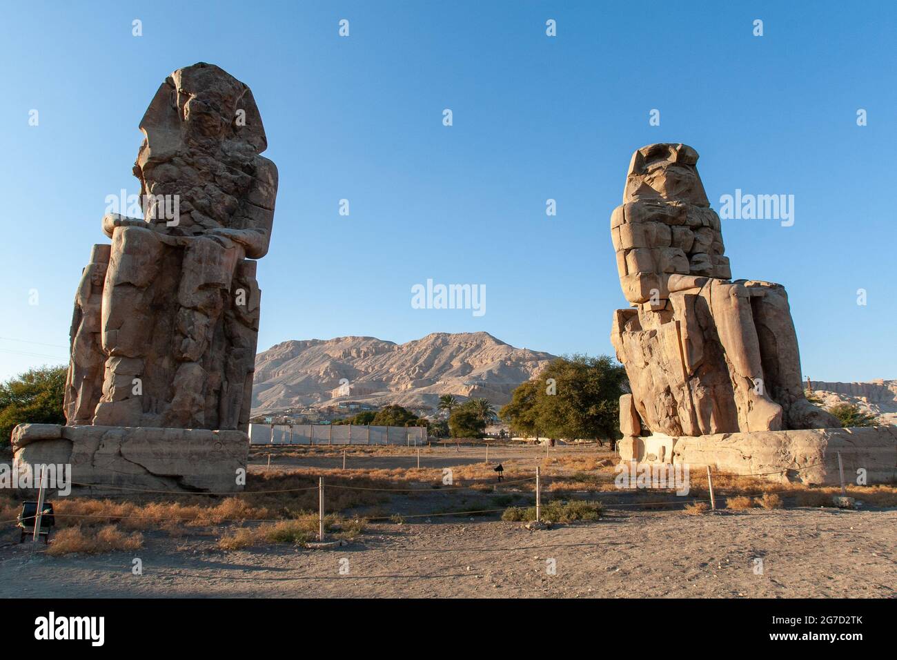Colossi of Memnon statues Egypt Stock Photo - Alamy