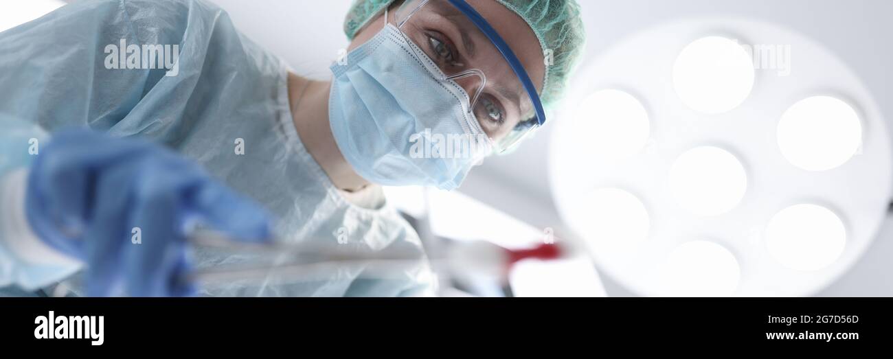 Surgeon female doctor in operating room portrait Stock Photo - Alamy