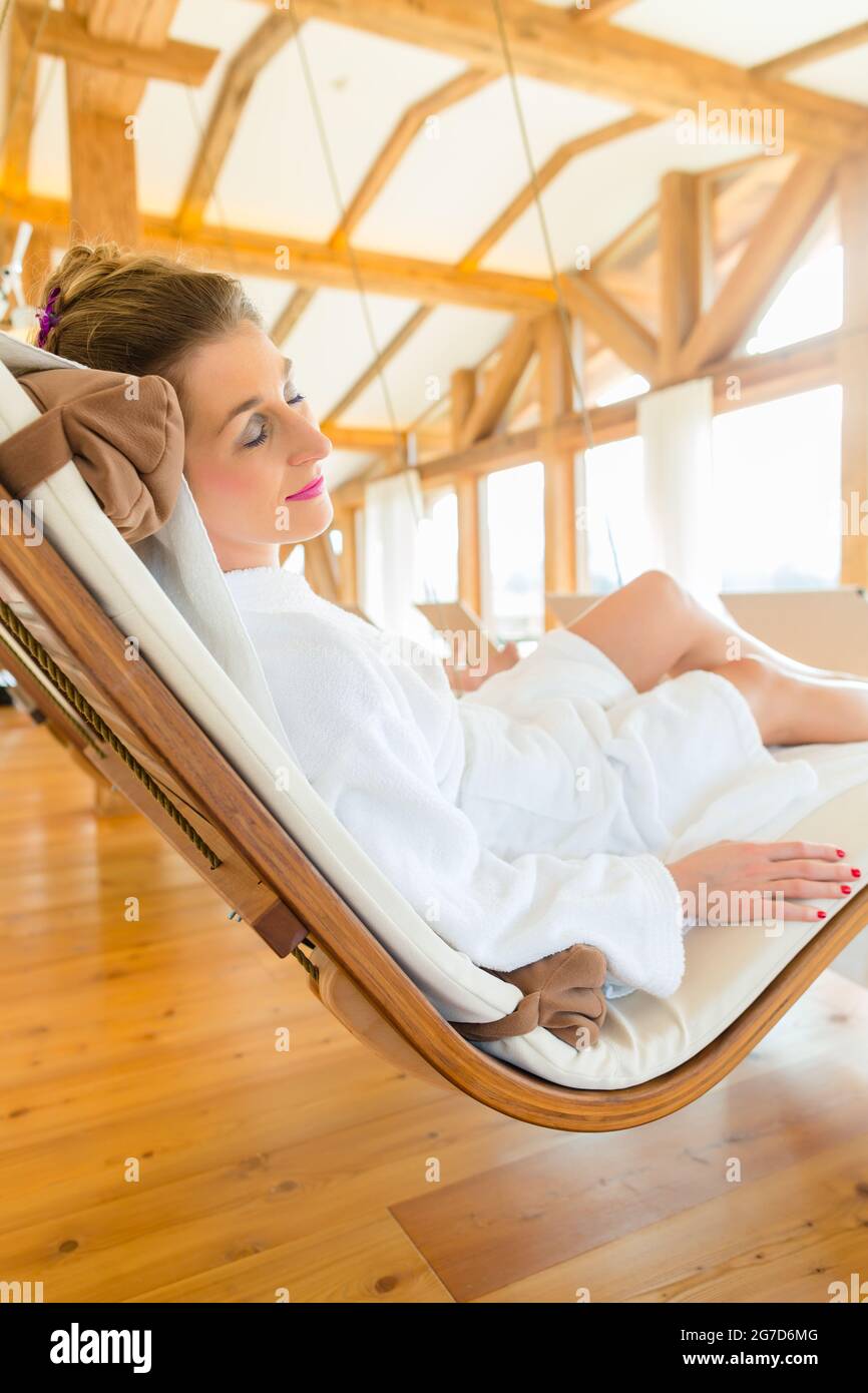 Man woman relaxing on lounger hi-res stock photography and images - Alamy
