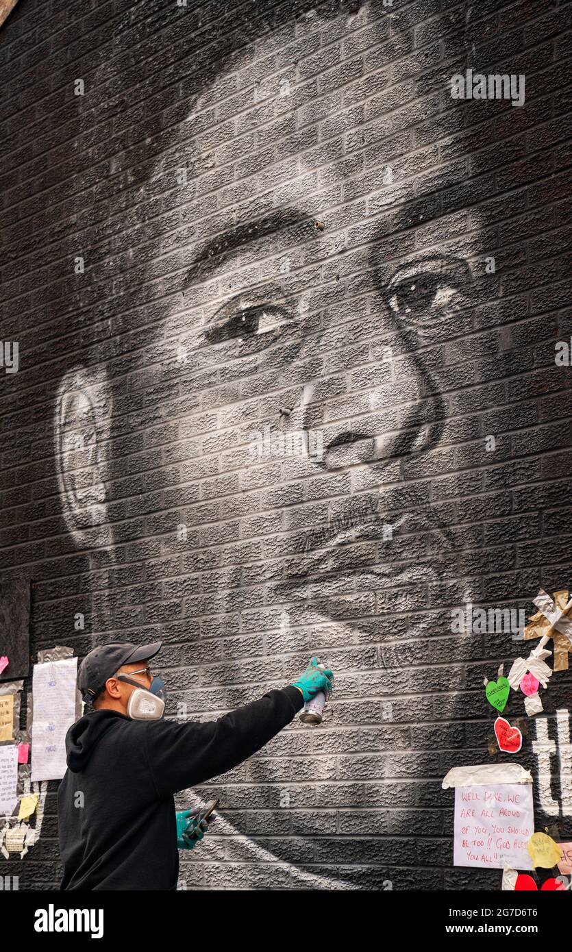 Street artist Akse P19 repairs the mural of Manchester United striker ...
