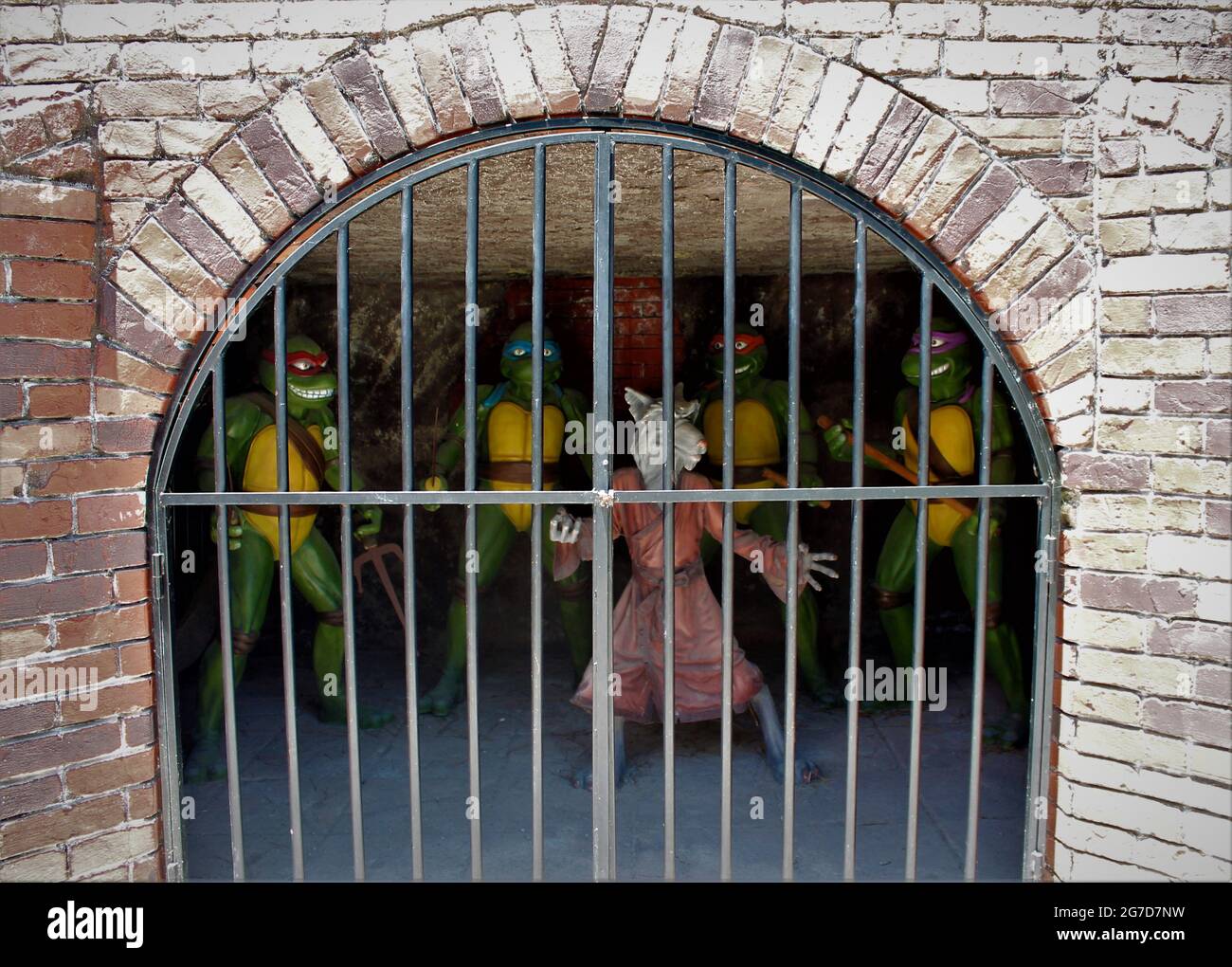 Michelangelo raphael teenage mutant hi-res stock photography and images ...