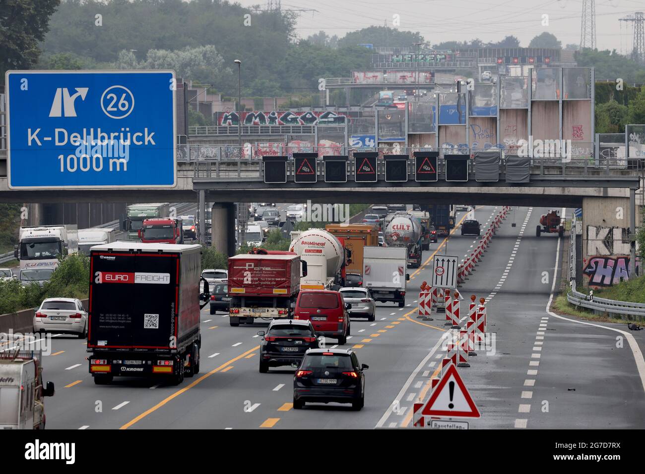 Noise barriers on motorway hi-res stock photography and images - Alamy