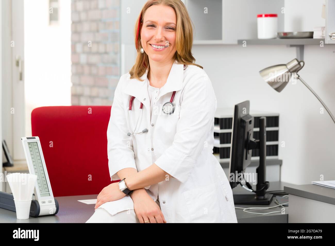 Doctor and surgery and female desk hi-res stock photography and images ...