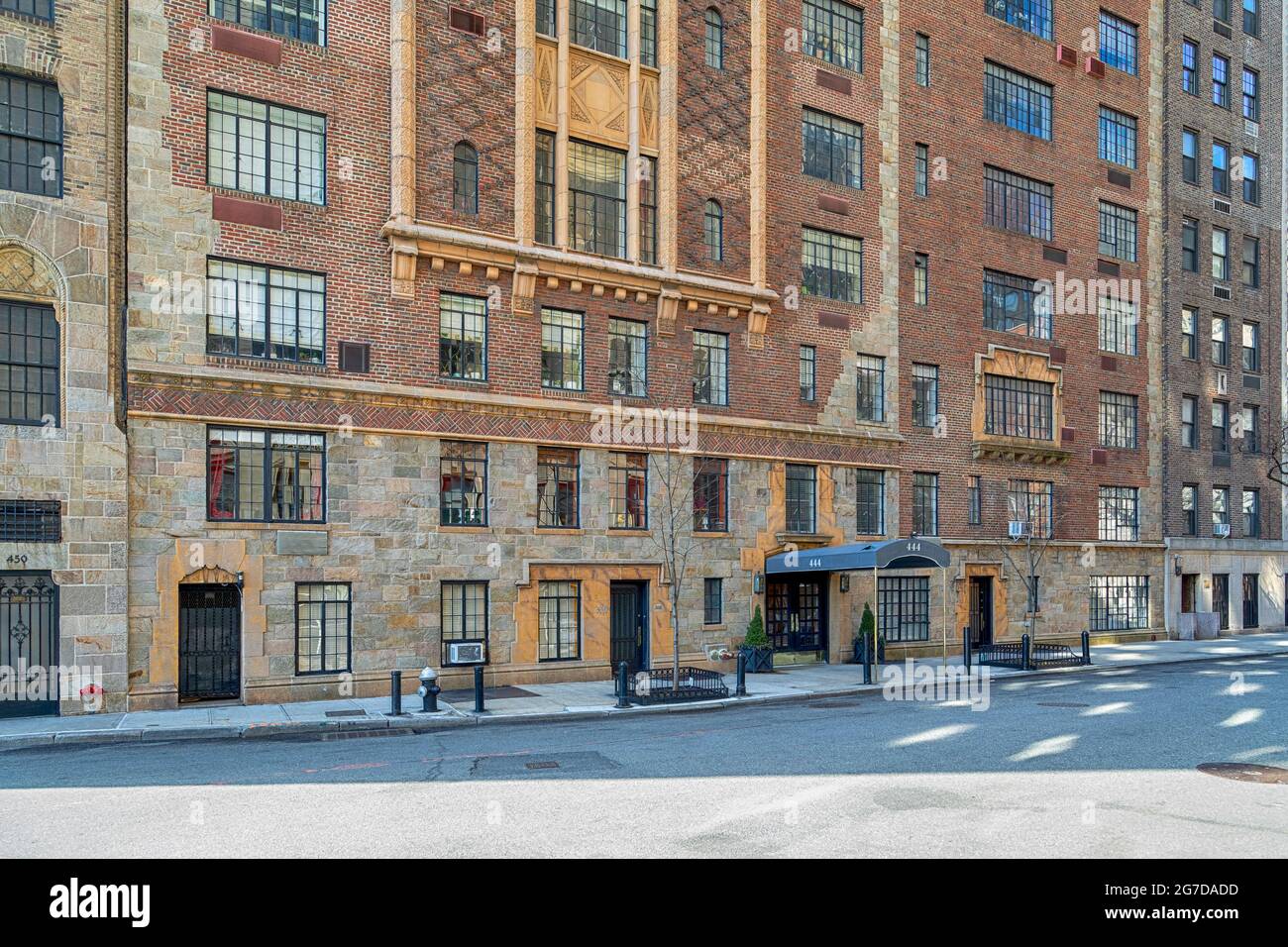 Scene on 52nd street hi-res stock photography and images - Alamy