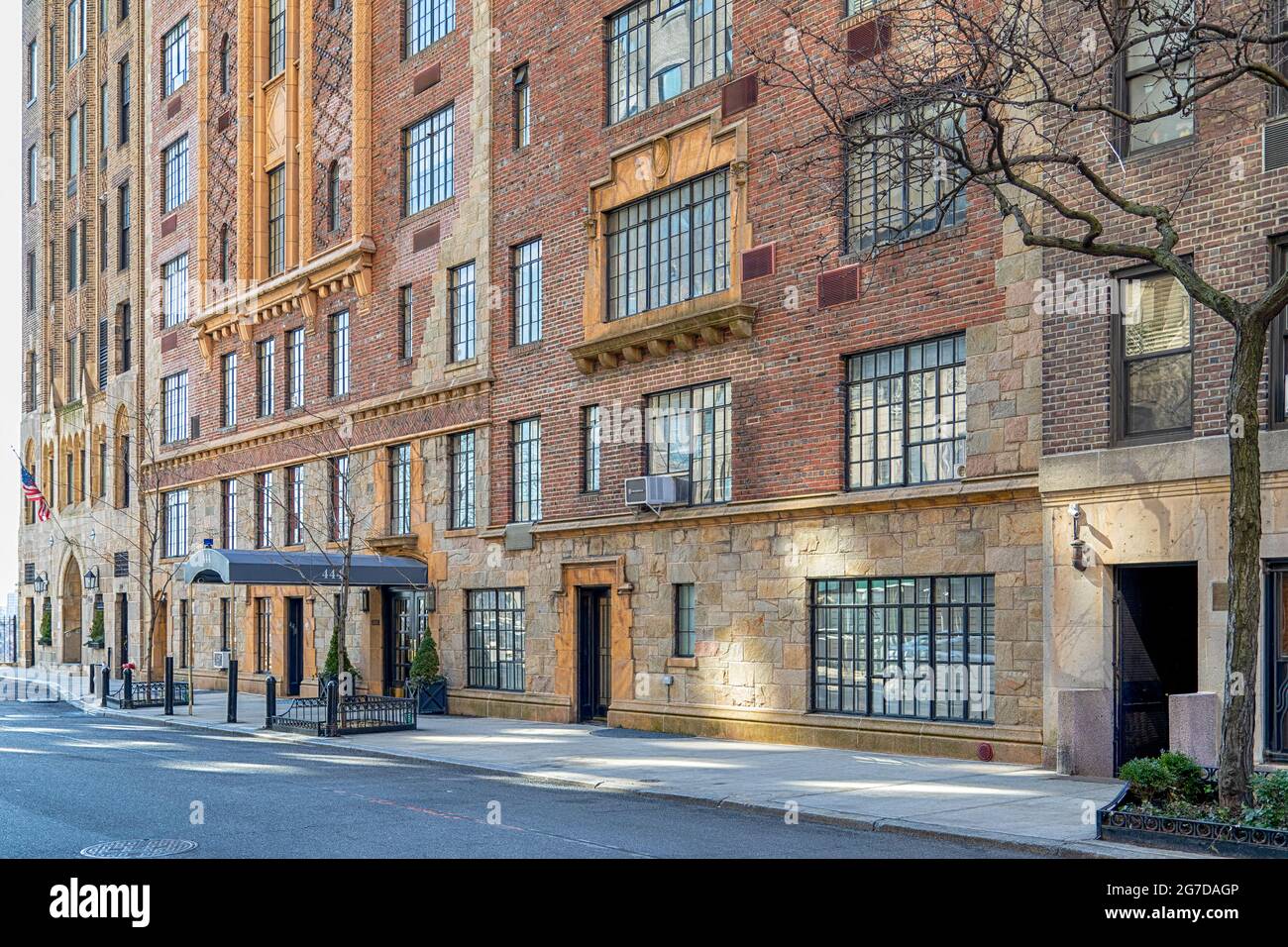 444 east 52nd street hi-res stock photography and images - Alamy