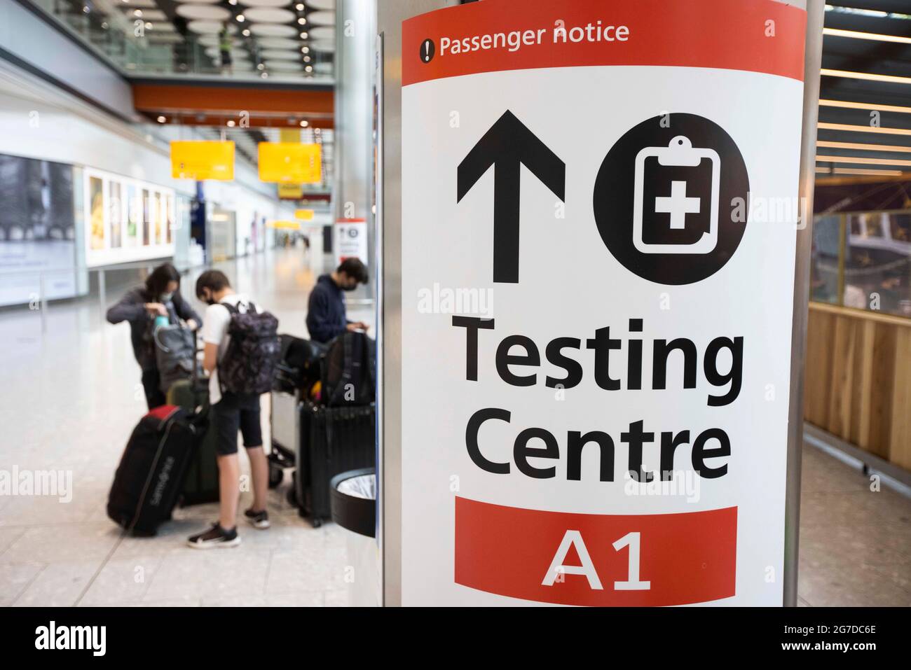 Airport queues testing hi-res stock photography and images - Alamy