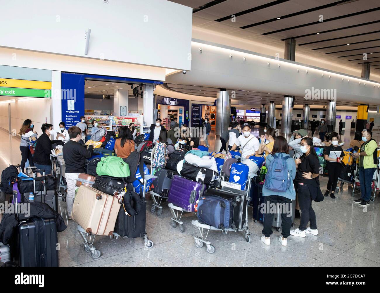Terminal 2 arrivals heathrow hi-res stock photography and images - Alamy