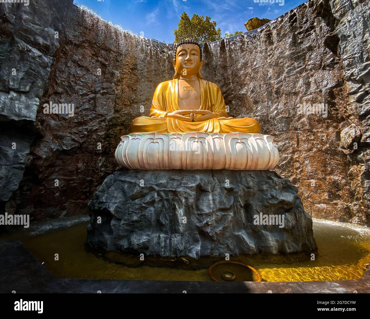 wat lak si rat samoson in Samut Sakhon, Thailand Stock Photo - Alamy