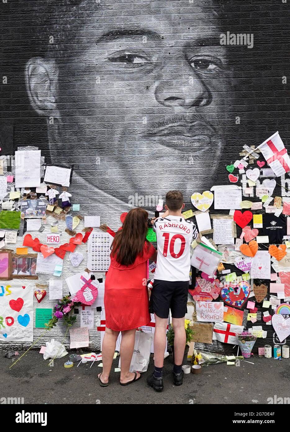 Mackenzie Robertson and his mother Sally Coles-Robertson put up a ...