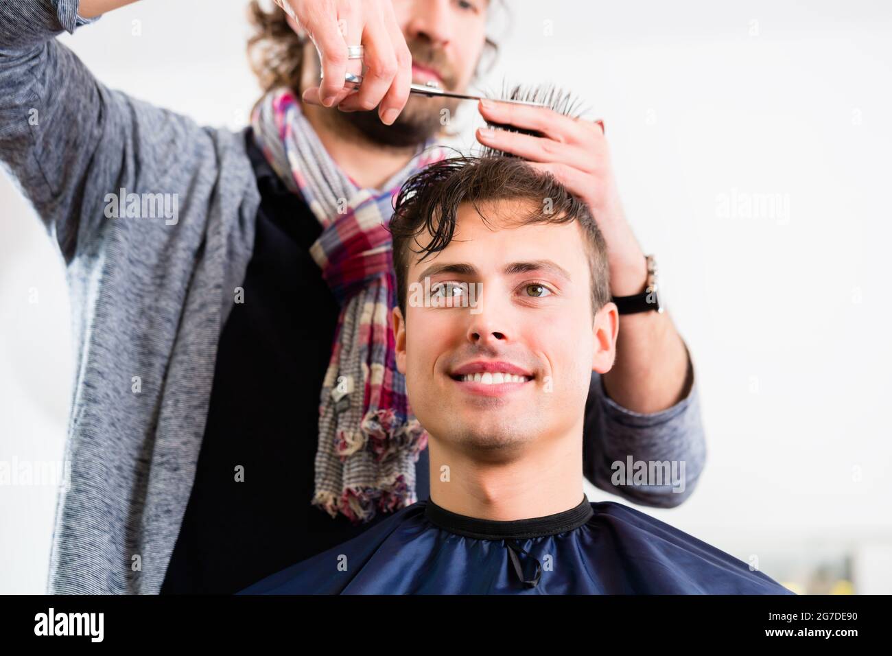 Barber trimming man hair hi-res stock photography and images - Alamy