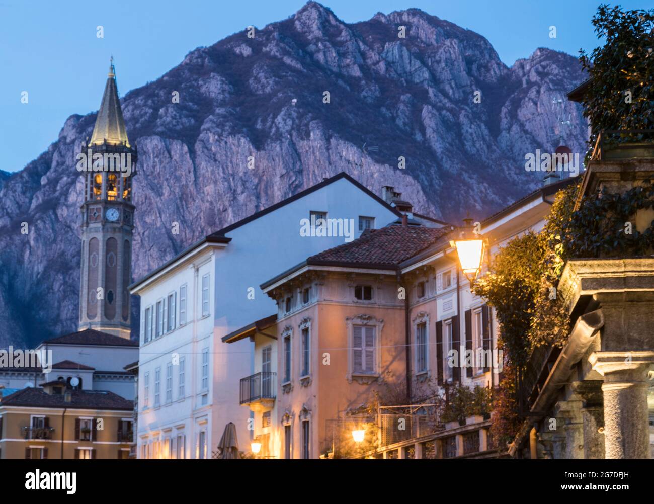 Lake como historic center hi-res stock photography and images - Alamy