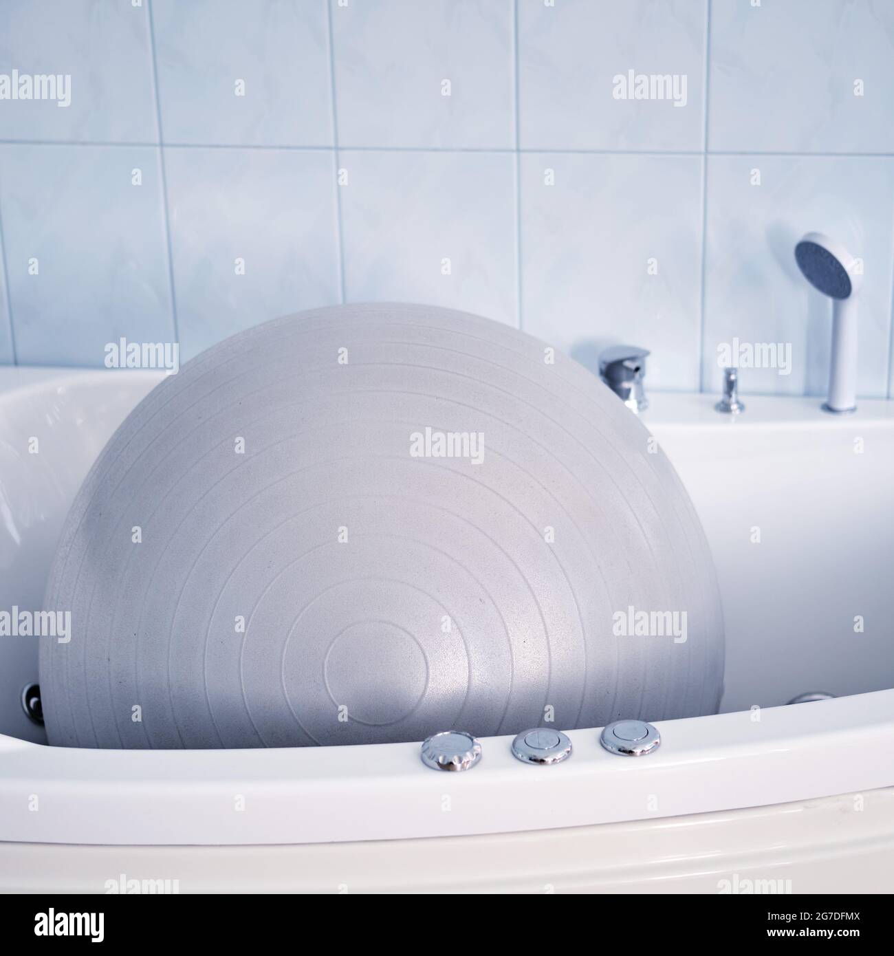 Pregnant hospital bath hi-res stock photography and images - Alamy