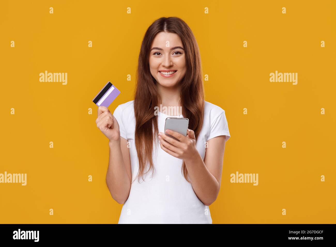 Happy young lady with smartphone and credit card Stock Photo - Alamy