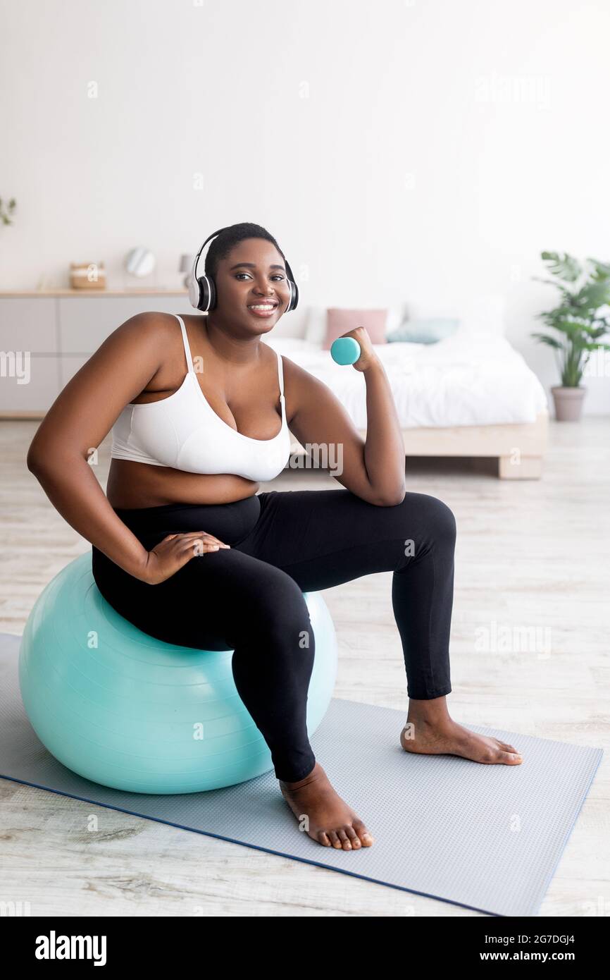 Fat woman working out gym hi-res stock photography and images - Alamy