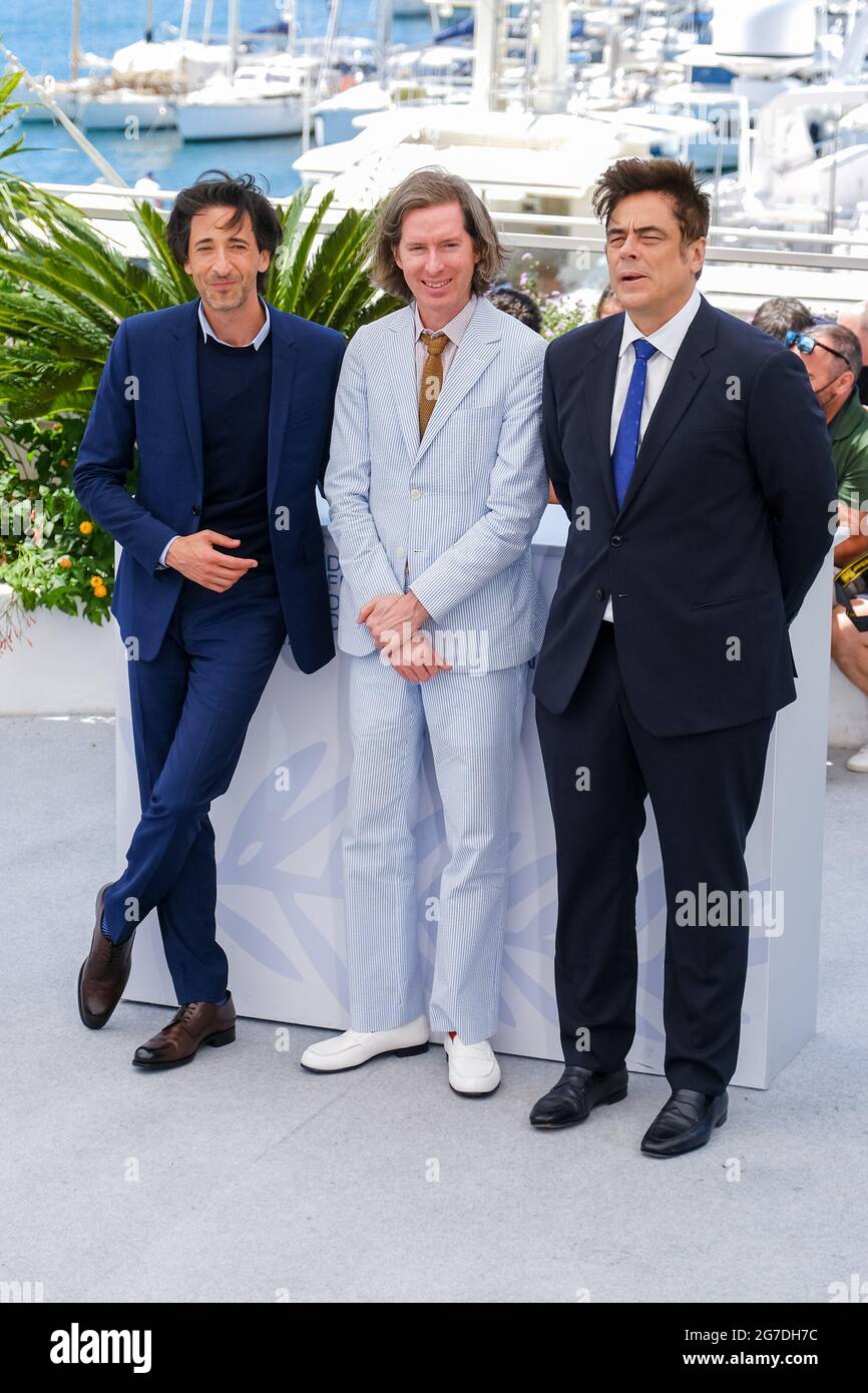 Palais des festivals, Cannes, France. 13th July, 2021. Cast poses at ...